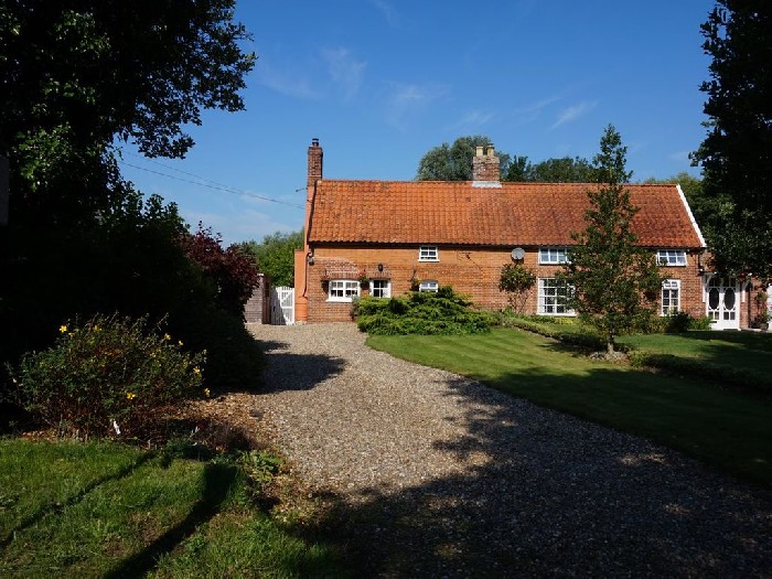 Tas Cottage and Akela, Low Road :: Tasburgh History Group